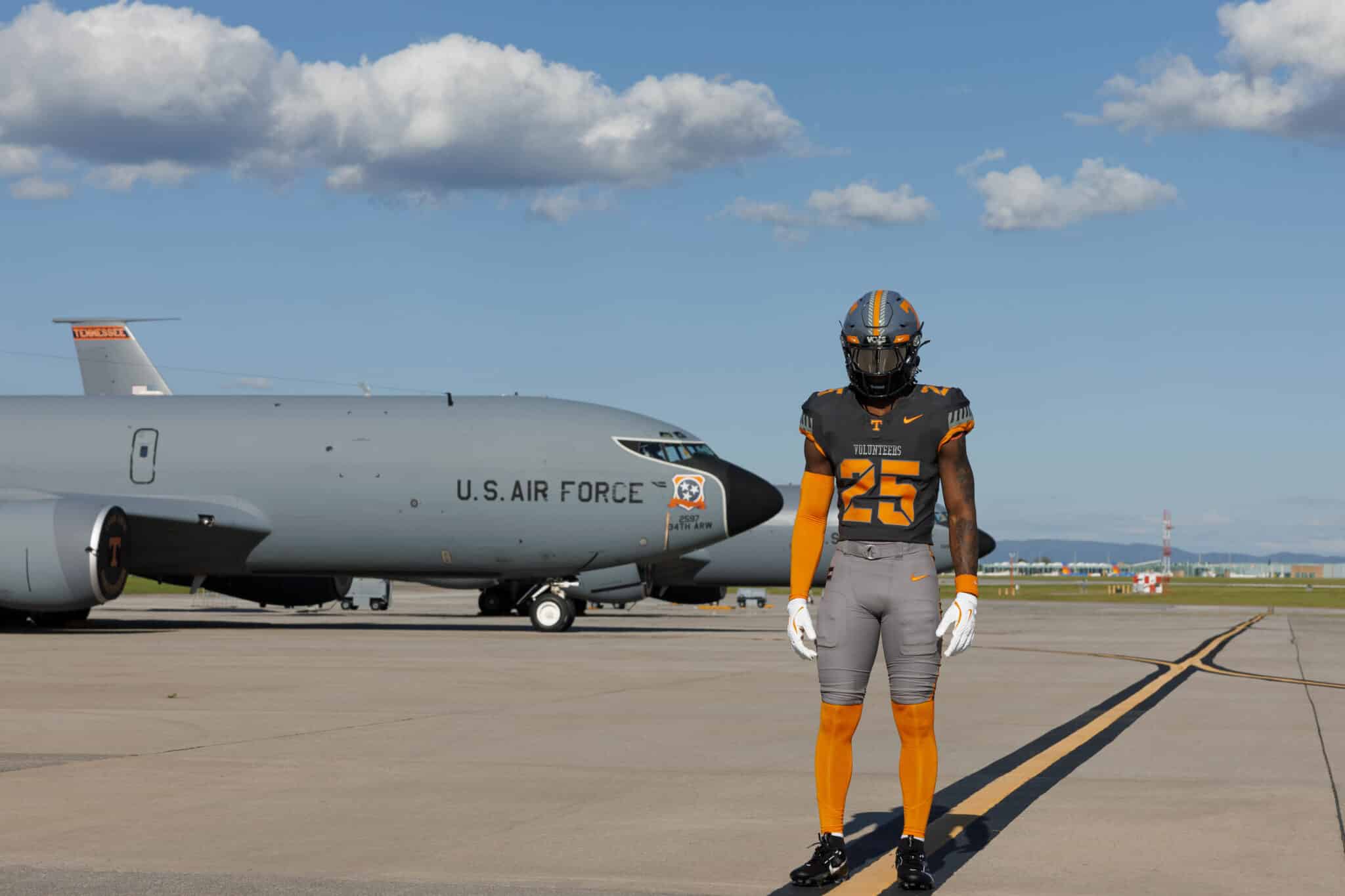 Ranking Each Tennessee Football Uniform in the 'Smokey Grey' Series ...